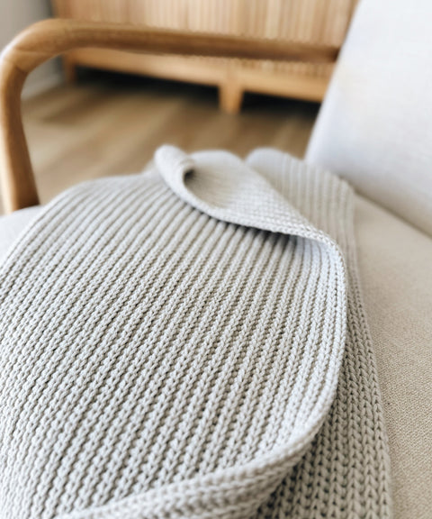 Kalme Throw – DeBrosse