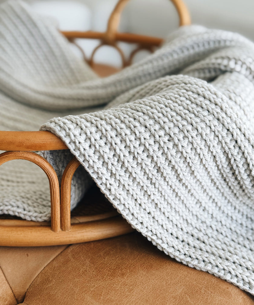 Kalme Throw – DeBrosse