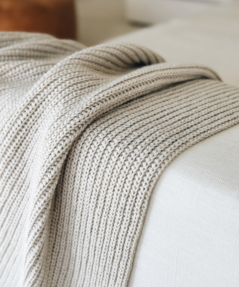 Kalme Throw – DeBrosse