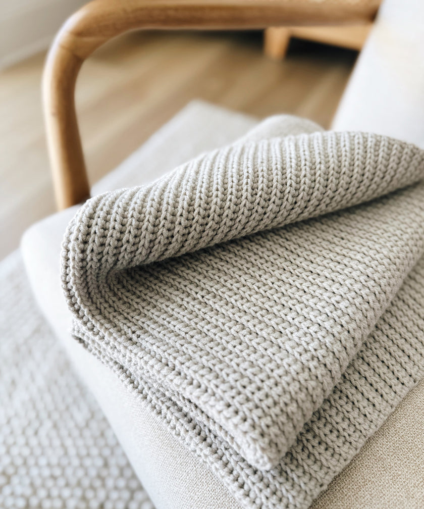 Kalme Throw – DeBrosse