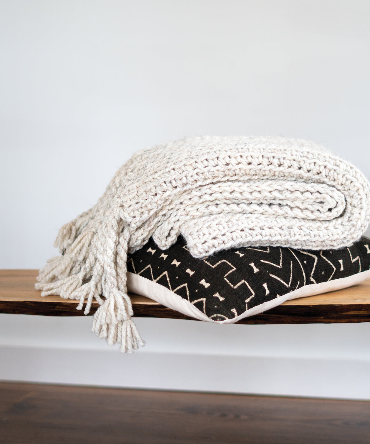 Bainet Throw – DeBrosse