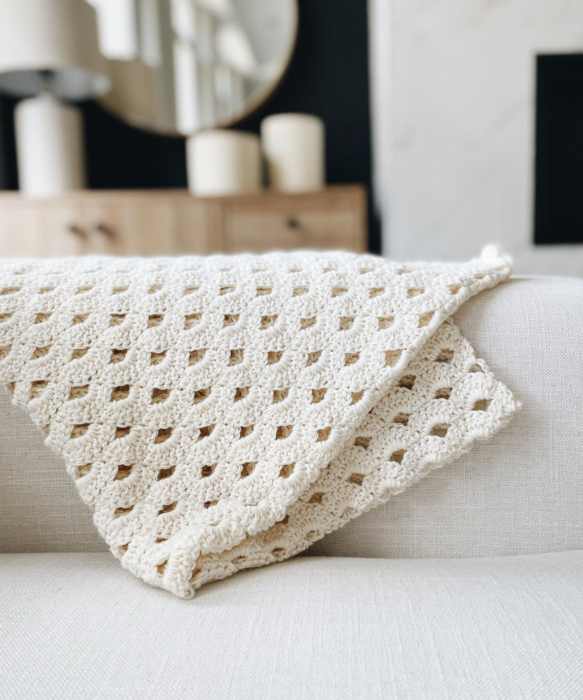 Pliye Throw – DeBrosse